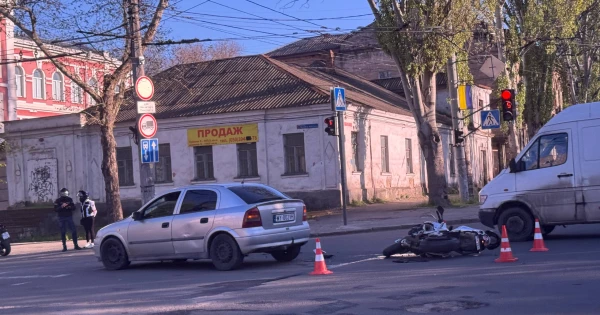 ДТП у Миколаєві: зіткнулися мотоцикл та Opel